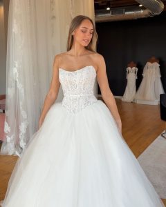 Your Complete Guide to Wedding Dress Waistlines (and Why Basques are ...